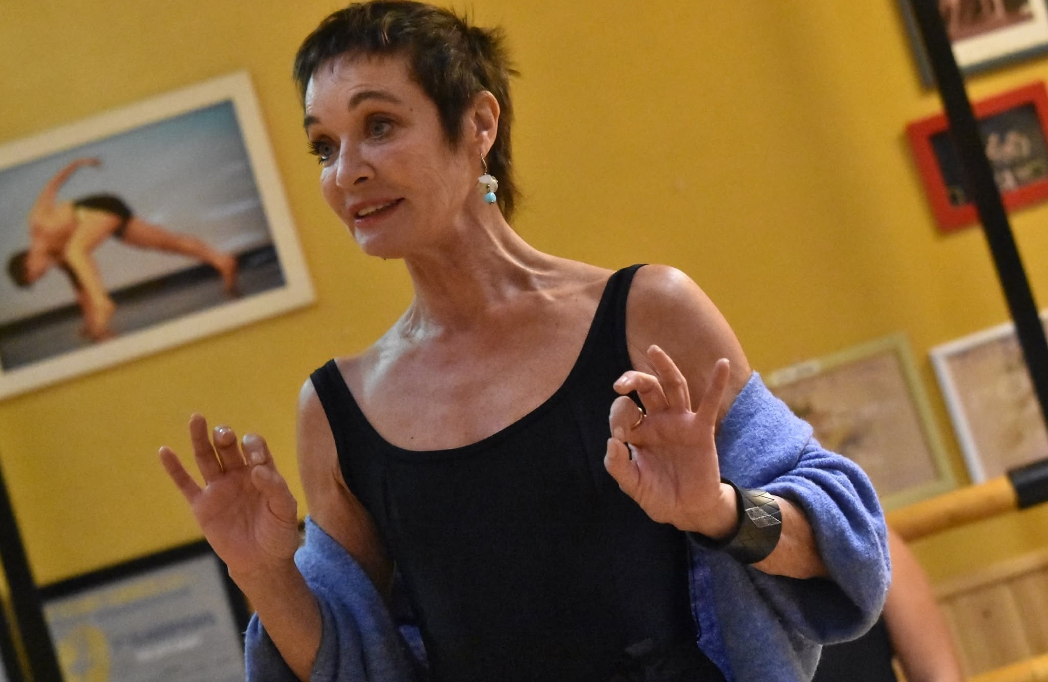 L’étoile Oriella Dorella “allo specchio”