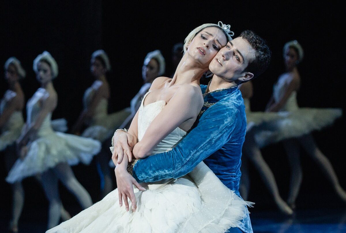Al Teatro dell'Opera di Roma in scena "Il lago dei cigni" di Benjamin Pech